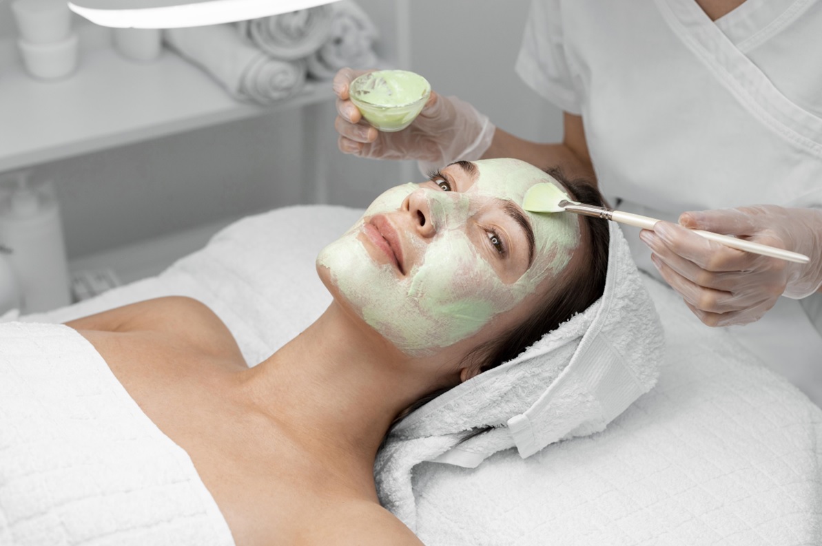 Em busca do rejuvenescimento facial? Venha para a Royal Face!